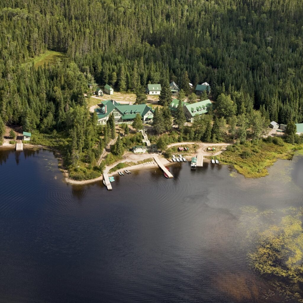 Les 10 plus beaux camps de chasse et pêche du Québec et de l’Ontario ...