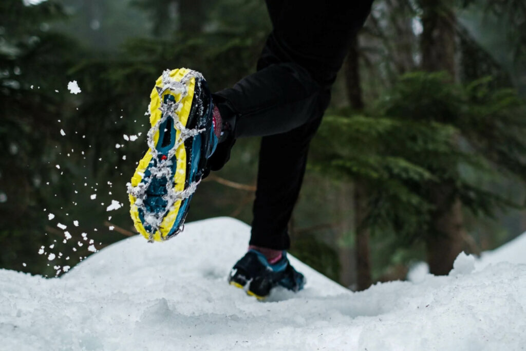 Crampons pour bottes : comment bien vous équiper pour l’hiver | SAIL Blogue